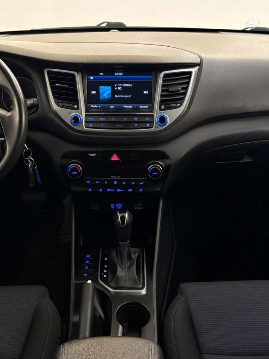 Balts Hyundai Tucson 2017 Marijampole, ar dzinēja tilpumu 2.00 L un nobraukumu 217 tūkst. km par 12450 €, foto 21 vietnē AUTOMOTO.COM.LV