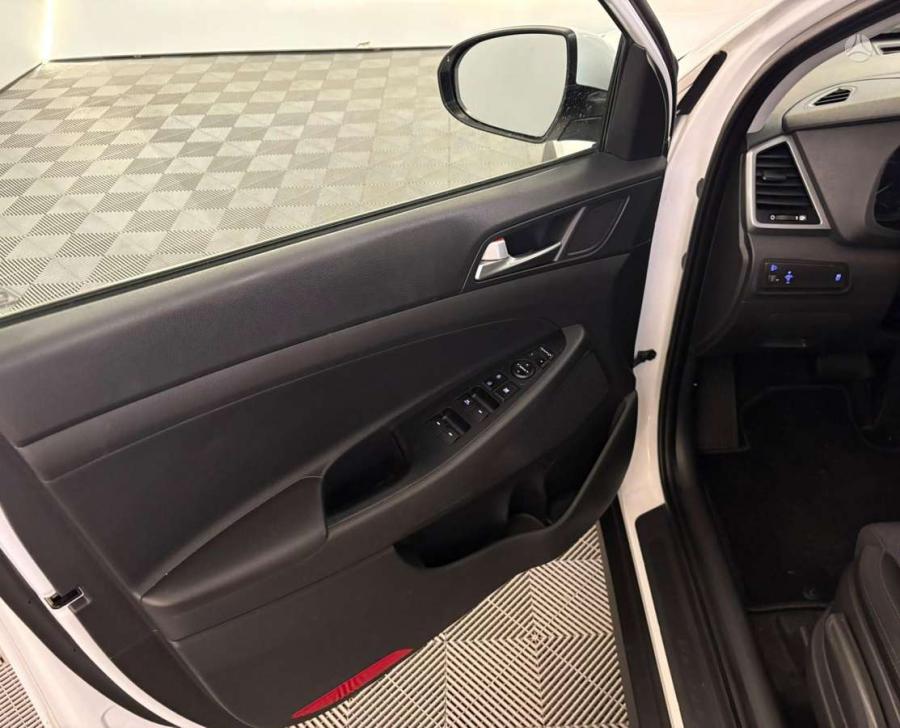Balts Hyundai Tucson 2017 Marijampole, ar dzinēja tilpumu 2.00 L un nobraukumu 217 tūkst. km par 12450 €, foto 24 vietnē AUTOMOTO.COM.LV