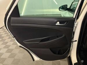 Balts Hyundai Tucson 2017 Marijampole, ar dzinēja tilpumu 2.00 L un nobraukumu 217 tūkst. km par 12450 €, foto 25 vietnē AUTOMOTO.COM.LV