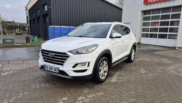 White Hyundai Tucson 2018 in Taurage, with an engine capacity of 1.60 L and mileage of 104 thousand km for 11990 €, photo 1 on AUTOMOTO.COM.LV