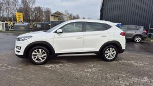 White Hyundai Tucson 2018 in Taurage, with an engine capacity of 1.60 L and mileage of 104 thousand km for 11990 €, photo 5 on AUTOMOTO.COM.LV