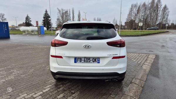 White Hyundai Tucson 2018 in Taurage, with an engine capacity of 1.60 L and mileage of 104 thousand km for 11990 €, photo 7 on AUTOMOTO.COM.LV