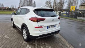 White Hyundai Tucson 2018 in Taurage, with an engine capacity of 1.60 L and mileage of 104 thousand km for 11990 €, photo 8 on AUTOMOTO.COM.LV