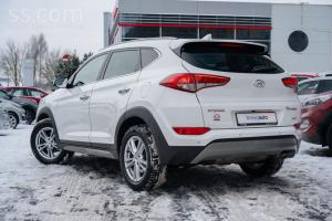 Balts Hyundai Tucson 2018 Rīga, ar dzinēja tilpumu 1.60 L un nobraukumu 134 tūkst. km par 15990 €, foto 4 vietnē AUTOMOTO.COM.LV