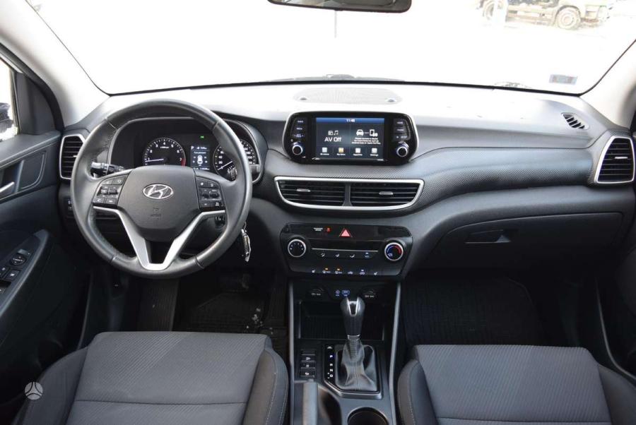 White Hyundai Tucson 2018 in Vilnius, with an engine capacity of 1.59 L and mileage of 116 thousand km for 14950 €, photo 12 on AUTOMOTO.COM.LV