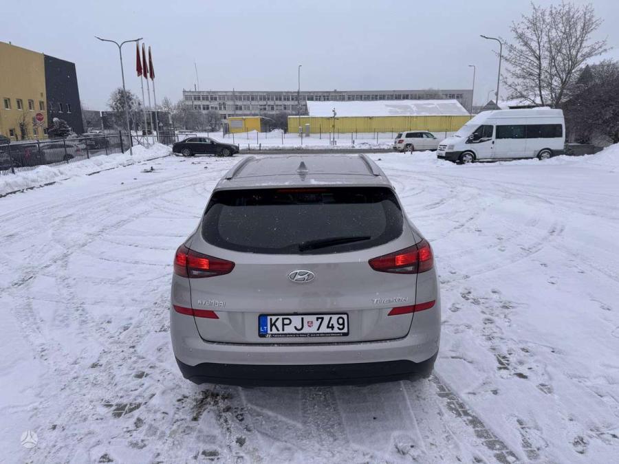 White Hyundai Tucson 2018 in Kaunas, with an engine capacity of 1.59 L and mileage of 121 thousand km for 13700 €, photo 5 on AUTOMOTO.COM.LV