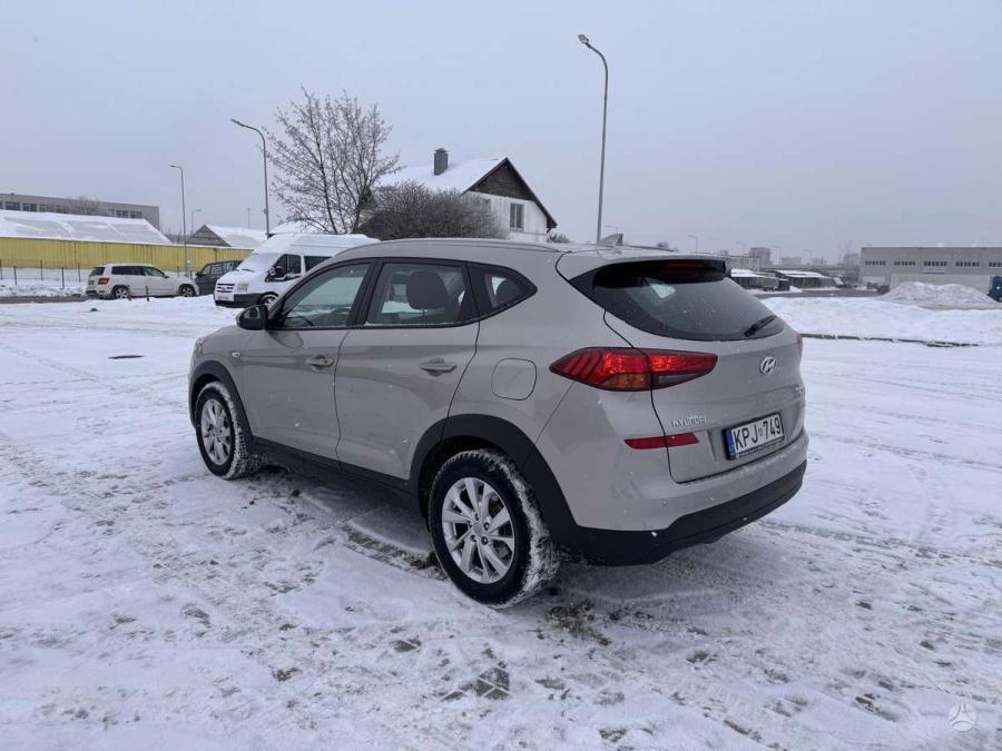 White Hyundai Tucson 2018 in Kaunas, with an engine capacity of 1.59 L and mileage of 121 thousand km for 13700 €, photo 6 on AUTOMOTO.COM.LV