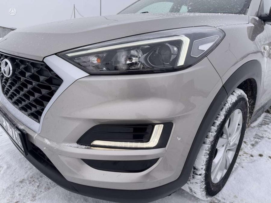 White Hyundai Tucson 2018 in Kaunas, with an engine capacity of 1.59 L and mileage of 121 thousand km for 13700 €, photo 9 on AUTOMOTO.COM.LV