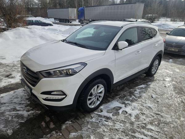 White Hyundai Tucson 2018 in Vilnius, with an engine capacity of 1.59 L and mileage of 153 thousand km for 12500 €, photo 2 on AUTOMOTO.COM.LV