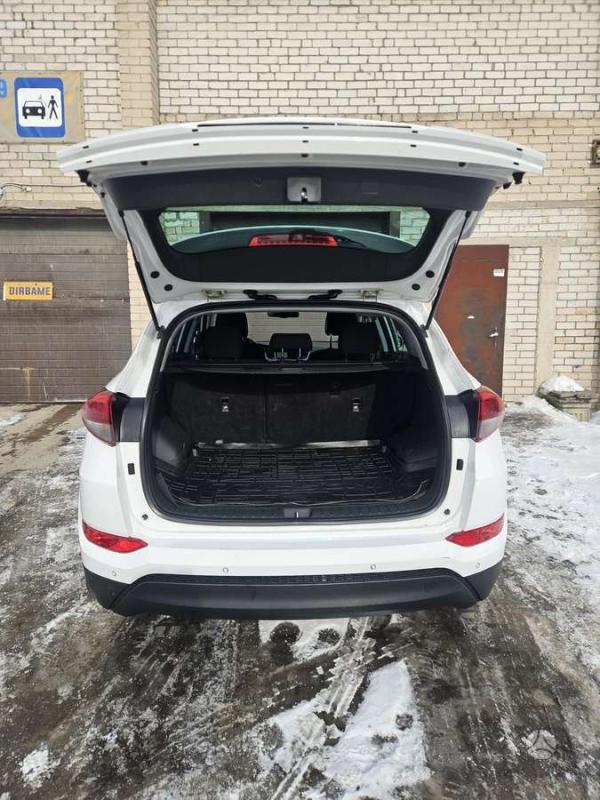 White Hyundai Tucson 2018 in Vilnius, with an engine capacity of 1.59 L and mileage of 153 thousand km for 12500 €, photo 7 on AUTOMOTO.COM.LV