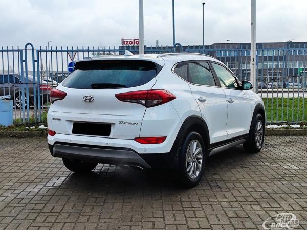White Hyundai Tucson 2018 in Avizieniai, with an engine capacity of 1.60 L and mileage of 201 thousand km for 11900 €, photo 2 on AUTOMOTO.COM.LV