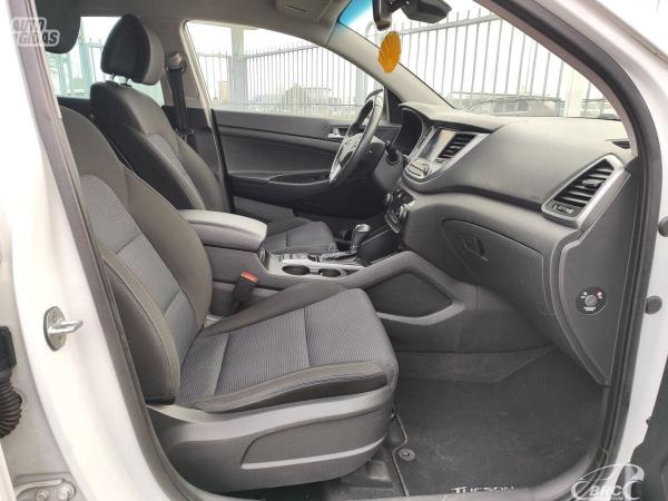 White Hyundai Tucson 2018 in Avizieniai, with an engine capacity of 1.60 L and mileage of 201 thousand km for 11900 €, photo 7 on AUTOMOTO.COM.LV