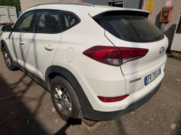 Balts Hyundai Tucson 2018 Panevēža, ar dzinēja tilpumu 1.69 L un nobraukumu 179 tūkst. km par 3900 €, foto 5 vietnē AUTOMOTO.COM.LV