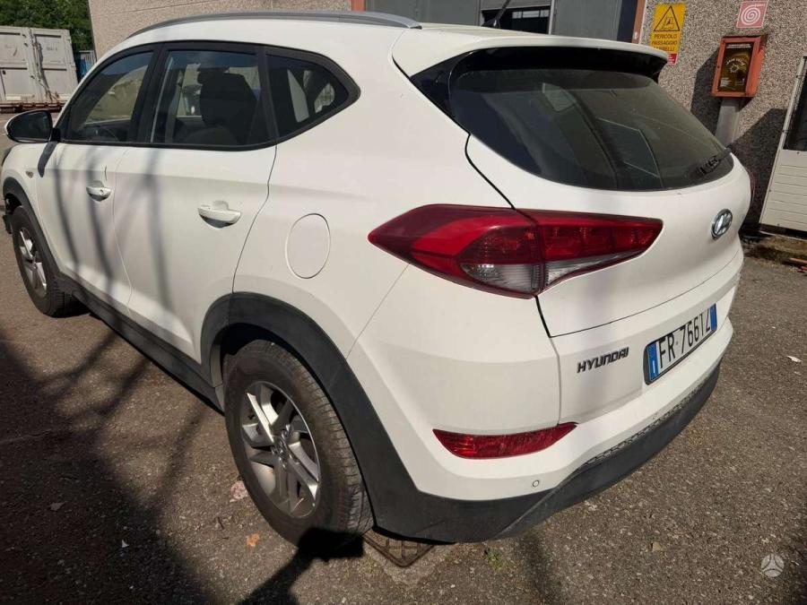 Balts Hyundai Tucson 2018 Panevēža, ar dzinēja tilpumu 1.69 L un nobraukumu 179 tūkst. km par 3900 €, foto 6 vietnē AUTOMOTO.COM.LV