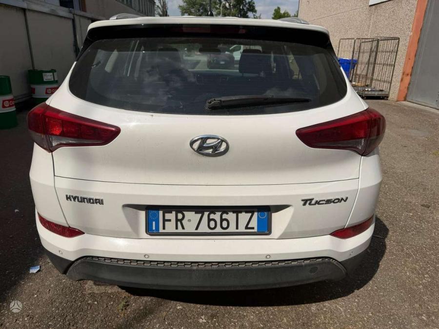 Balts Hyundai Tucson 2018 Panevēža, ar dzinēja tilpumu 1.69 L un nobraukumu 179 tūkst. km par 3900 €, foto 7 vietnē AUTOMOTO.COM.LV