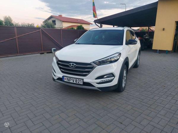 White Hyundai Tucson 2018 in Kaunas, with an engine capacity of 1.69 L and mileage of 213 thousand km for 12999 €, photo 1 on AUTOMOTO.COM.LV