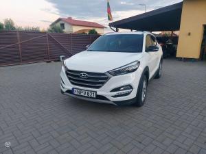 White Hyundai Tucson 2018 in Kaunas, with an engine capacity of 1.69 L and mileage of 213 thousand km for 12999 €, photo  on AUTOMOTO.COM.LV