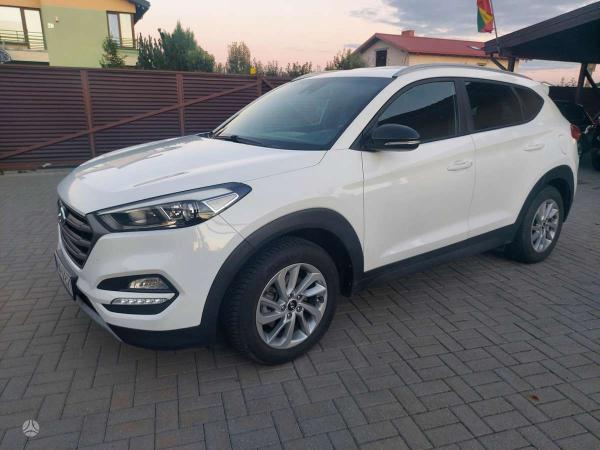 White Hyundai Tucson 2018 in Kaunas, with an engine capacity of 1.69 L and mileage of 213 thousand km for 12999 €, photo 3 on AUTOMOTO.COM.LV