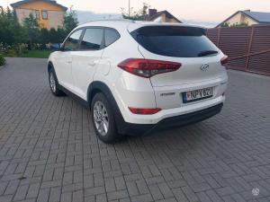 White Hyundai Tucson 2018 in Kaunas, with an engine capacity of 1.69 L and mileage of 213 thousand km for 12999 €, photo 4 on AUTOMOTO.COM.LV