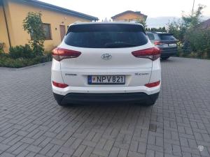 White Hyundai Tucson 2018 in Kaunas, with an engine capacity of 1.69 L and mileage of 213 thousand km for 12999 €, photo 5 on AUTOMOTO.COM.LV