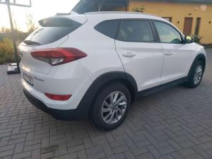 White Hyundai Tucson 2018 in Kaunas, with an engine capacity of 1.69 L and mileage of 213 thousand km for 12999 €, photo 6 on AUTOMOTO.COM.LV