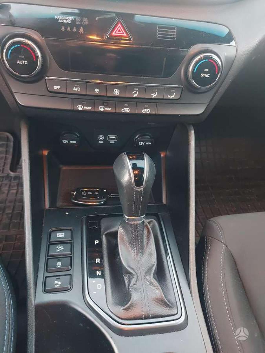 White Hyundai Tucson 2018 in Kaunas, with an engine capacity of 1.69 L and mileage of 213 thousand km for 12999 €, photo 10 on AUTOMOTO.COM.LV