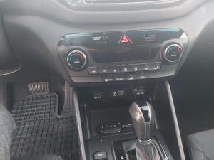 White Hyundai Tucson 2018 in Kaunas, with an engine capacity of 1.69 L and mileage of 213 thousand km for 12999 €, photo 12 on AUTOMOTO.COM.LV
