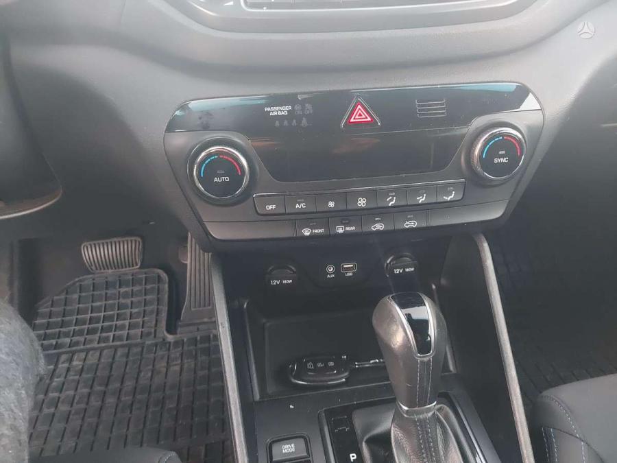 White Hyundai Tucson 2018 in Kaunas, with an engine capacity of 1.69 L and mileage of 213 thousand km for 12999 €, photo 12 on AUTOMOTO.COM.LV