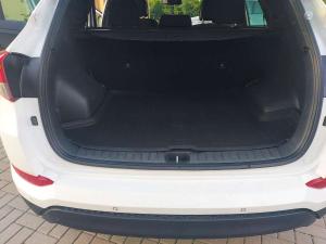 White Hyundai Tucson 2018 in Kaunas, with an engine capacity of 1.69 L and mileage of 213 thousand km for 12999 €, photo 18 on AUTOMOTO.COM.LV
