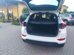 White Hyundai Tucson 2018 in Kaunas, with an engine capacity of 1.69 L and mileage of 213 thousand km for 12999 €, photo 20 on AUTOMOTO.COM.LV