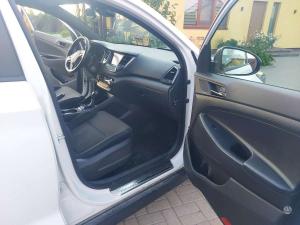 White Hyundai Tucson 2018 in Kaunas, with an engine capacity of 1.69 L and mileage of 213 thousand km for 12999 €, photo 25 on AUTOMOTO.COM.LV