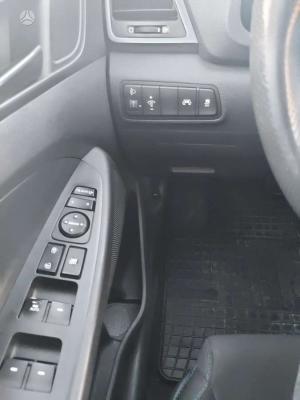 White Hyundai Tucson 2018 in Kaunas, with an engine capacity of 1.69 L and mileage of 213 thousand km for 12999 €, photo 33 on AUTOMOTO.COM.LV