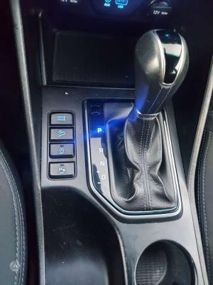 White Hyundai Tucson 2018 in Kaunas, with an engine capacity of 1.69 L and mileage of 213 thousand km for 12999 €, photo 36 on AUTOMOTO.COM.LV