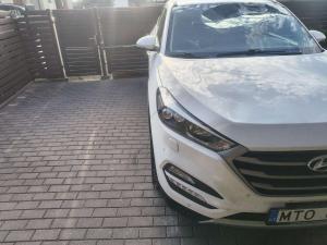 White Hyundai Tucson 2018 in Vilnius, with an engine capacity of 1.60 L and mileage of 178 thousand km for 6200 €, photo  on AUTOMOTO.COM.LV