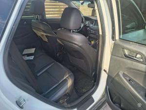 White Hyundai Tucson 2018 in Vilnius, with an engine capacity of 1.60 L and mileage of 178 thousand km for 6200 €, photo 8 on AUTOMOTO.COM.LV