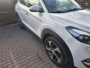 White Hyundai Tucson 2018 in Vilnius, with an engine capacity of 1.60 L and mileage of 178 thousand km for 6200 €, photo 10 on AUTOMOTO.COM.LV