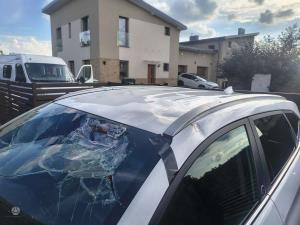 White Hyundai Tucson 2018 in Vilnius, with an engine capacity of 1.60 L and mileage of 178 thousand km for 6200 €, photo 13 on AUTOMOTO.COM.LV