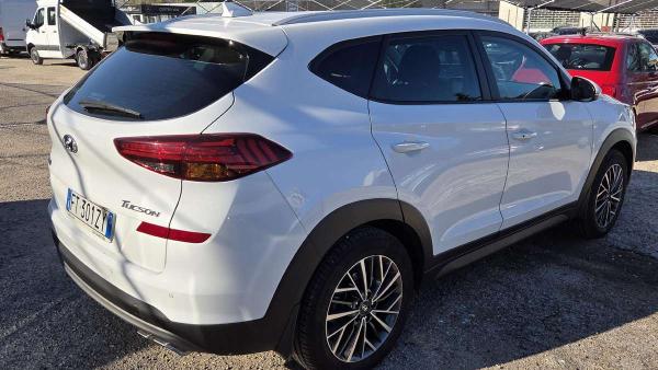 White Hyundai Tucson 2019 in Panevezys, with an engine capacity of 1.60 L and mileage of 119 thousand km for 13800 €, photo 1 on AUTOMOTO.COM.LV