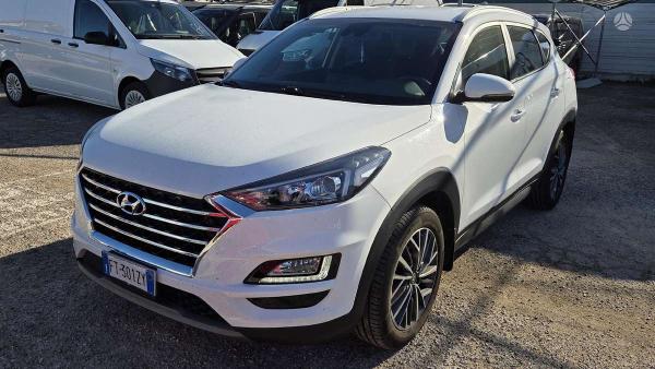White Hyundai Tucson 2019 in Panevezys, with an engine capacity of 1.60 L and mileage of 119 thousand km for 13800 €, photo 2 on AUTOMOTO.COM.LV