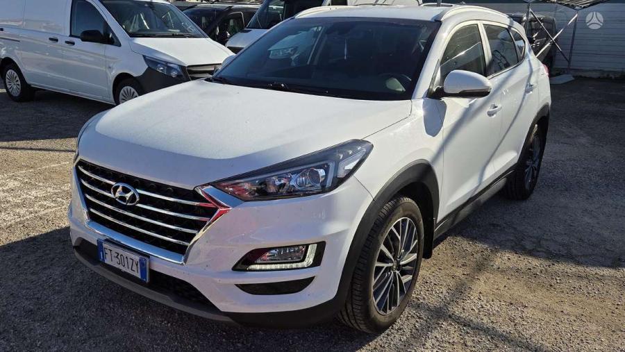 White Hyundai Tucson 2019 in Panevezys, with an engine capacity of 1.60 L and mileage of 119 thousand km for 13800 €, photo 2 on AUTOMOTO.COM.LV