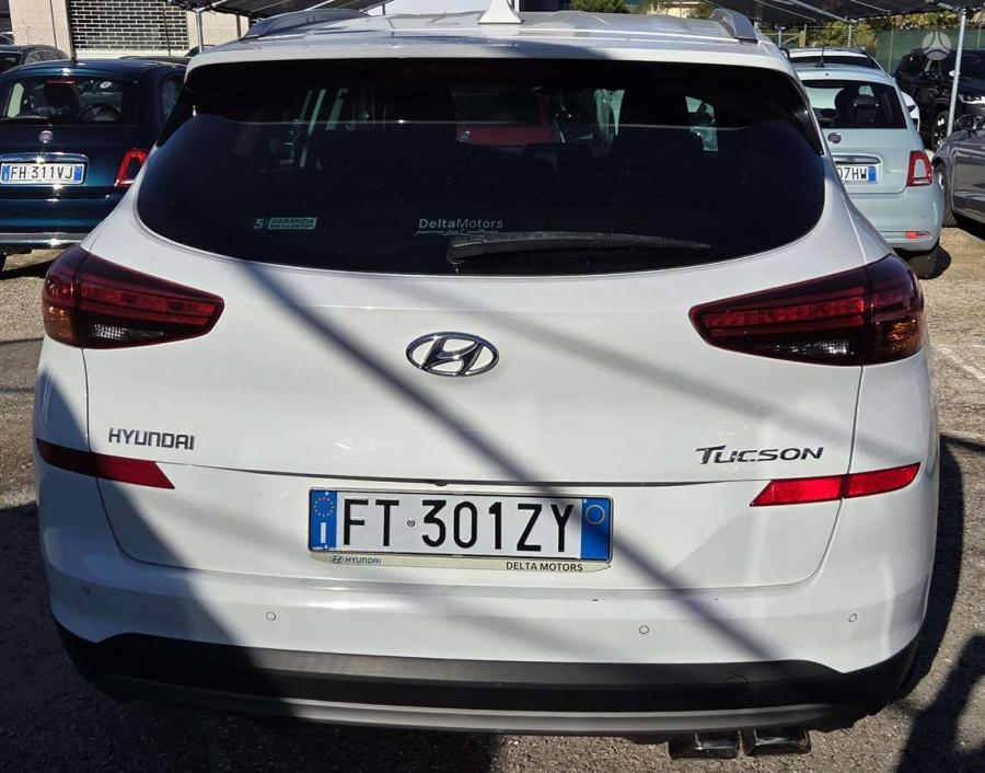 White Hyundai Tucson 2019 in Panevezys, with an engine capacity of 1.60 L and mileage of 119 thousand km for 13800 €, photo 5 on AUTOMOTO.COM.LV
