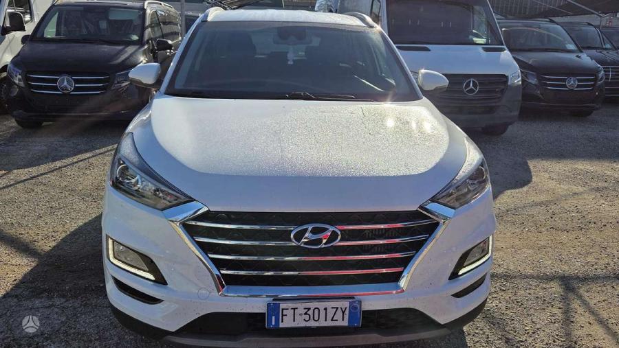 White Hyundai Tucson 2019 in Panevezys, with an engine capacity of 1.60 L and mileage of 119 thousand km for 13800 €, photo 6 on AUTOMOTO.COM.LV