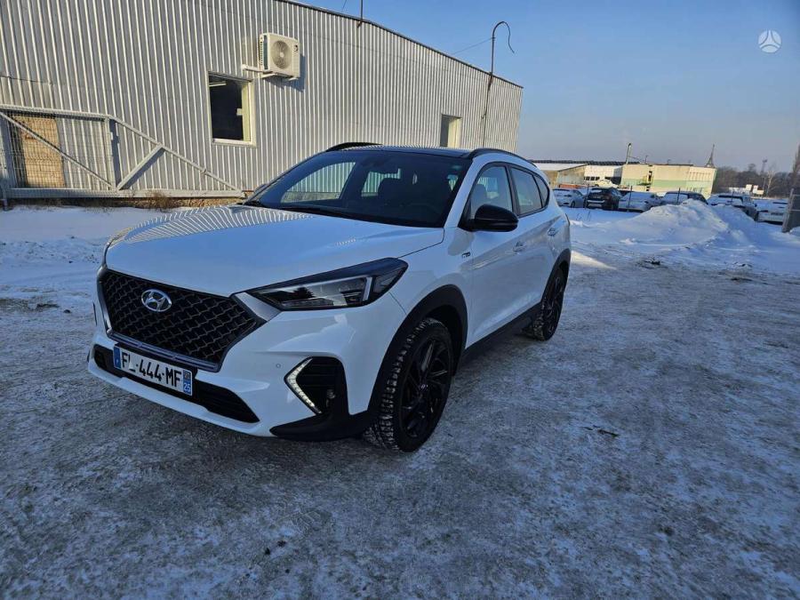 White Hyundai Tucson 2019 in Taurage, with an engine capacity of 1.60 L and mileage of 155 thousand km for 15800 €, photo 1 on AUTOMOTO.COM.LV