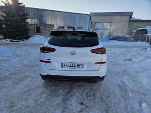 White Hyundai Tucson 2019 in Taurage, with an engine capacity of 1.60 L and mileage of 155 thousand km for 15800 €, photo 5 on AUTOMOTO.COM.LV