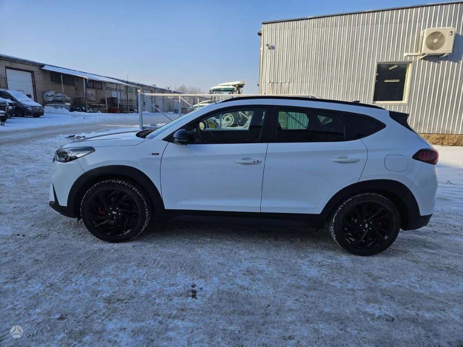White Hyundai Tucson 2019 in Taurage, with an engine capacity of 1.60 L and mileage of 155 thousand km for 15800 €, photo 6 on AUTOMOTO.COM.LV