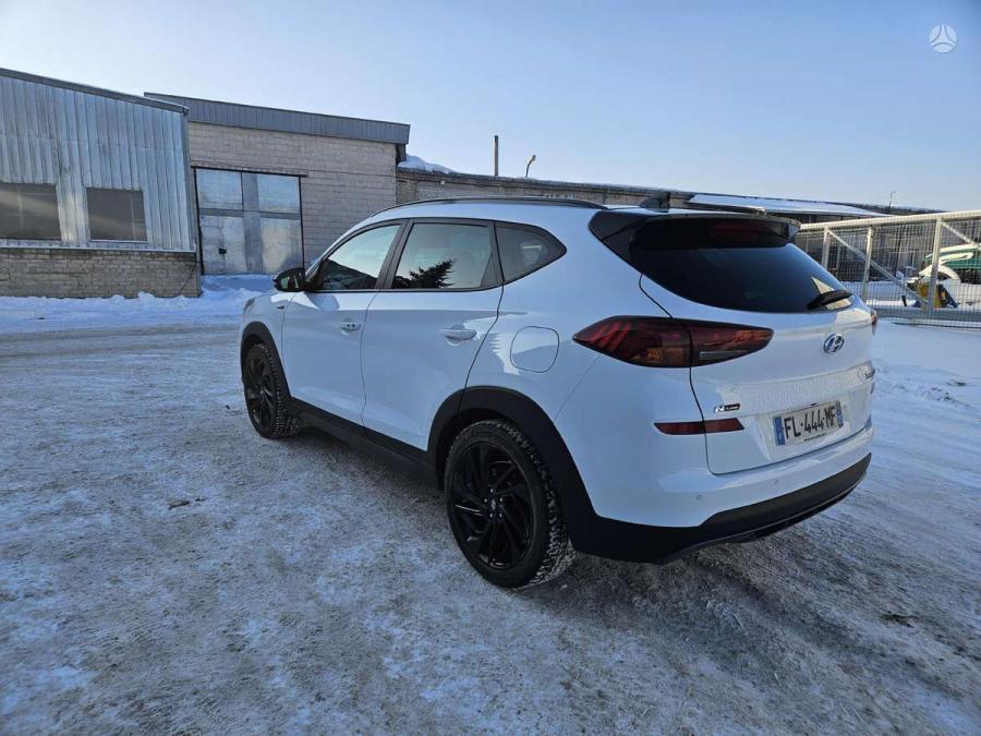 White Hyundai Tucson 2019 in Taurage, with an engine capacity of 1.60 L and mileage of 155 thousand km for 15800 €, photo 7 on AUTOMOTO.COM.LV
