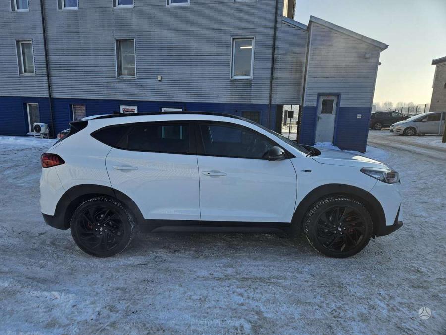 White Hyundai Tucson 2019 in Taurage, with an engine capacity of 1.60 L and mileage of 155 thousand km for 15800 €, photo 8 on AUTOMOTO.COM.LV