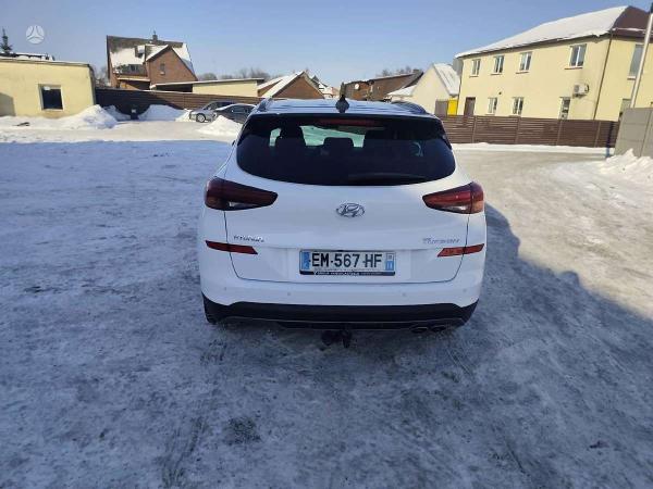 White Hyundai Tucson 2019 in Taurage, with an engine capacity of 1.60 L and mileage of 167 thousand km for 13500 €, photo 3 on AUTOMOTO.COM.LV