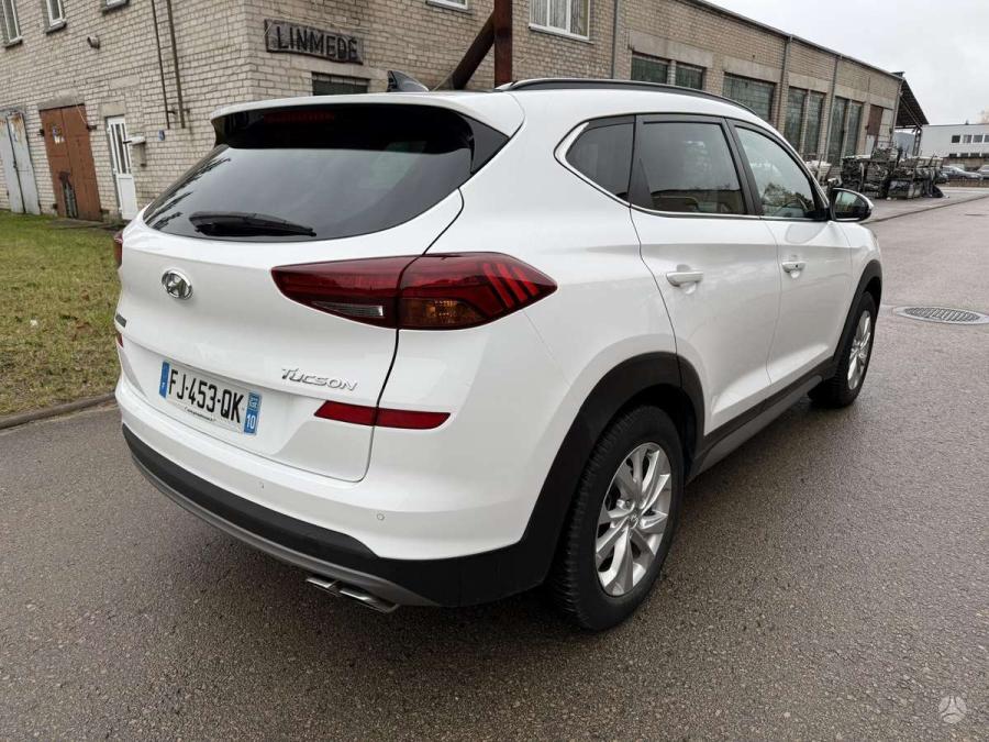 Balts Hyundai Tucson 2019 Alīta, ar dzinēja tilpumu 1.60 L un nobraukumu 93 tūkst. km par 13500 €, foto 4 vietnē AUTOMOTO.COM.LV