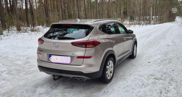 White Hyundai Tucson 2019 in Druskininkai, with an engine capacity of 1.60 L and mileage of 136 thousand km for 15000 €, photo 3 on AUTOMOTO.COM.LV